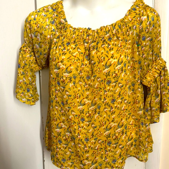 Skies Are Blue | Tops | Skies Are Blue Yellow Floral Top Medium | Poshmark